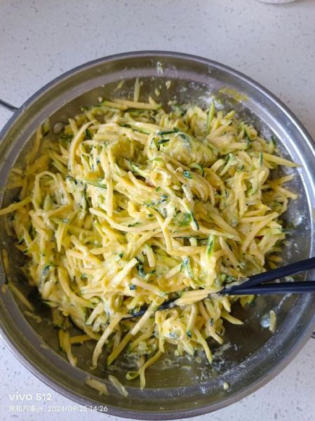 嫩南瓜丝饼怎么做_家常做法窍门-第1张图片-山城妙识