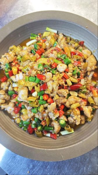 泡椒炒什么家常菜好吃_泡椒炒什么菜最下饭-第1张图片-山城妙识