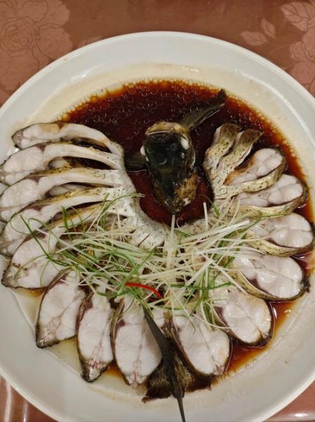 清蒸鲤鱼怎么做_清蒸鲤鱼简单又好吃的做法-第2张图片-山城妙识