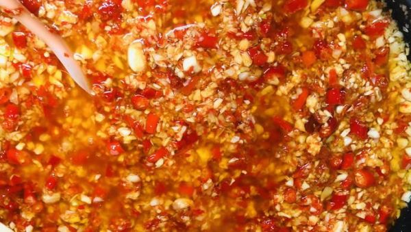 广东蒜蓉辣椒酱怎么做_广东蒜蓉辣椒酱保存多久-第2张图片-山城妙识