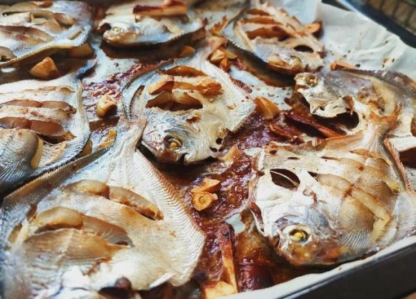 香煎平鱼怎么做_香煎平鱼不粘锅技巧-第2张图片-山城妙识