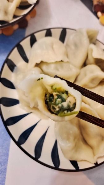 芹菜素饺子馅搭配什么好吃_芹菜素饺子馅怎么调才香-第2张图片-山城妙识
