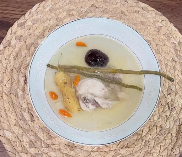 石斛煲鸡汤搭配什么好_石斛鸡汤最佳食材组合-第2张图片-山城妙识 石斛煲鸡汤搭配什么好_石斛鸡汤最佳食材组合-第2张图片-山城妙识