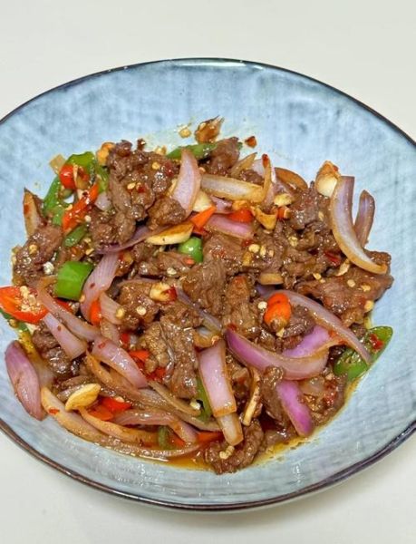 洋葱炒牛肉怎么炒才嫩_洋葱炒牛肉家常窍门-第1张图片-山城妙识 洋葱炒牛肉怎么炒才嫩_洋葱炒牛肉家常窍门-第1张图片-山城妙识