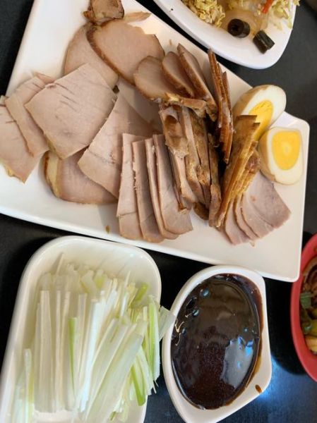 熏肉大饼怎么做_正宗熏肉大饼配方-第1张图片-山城妙识