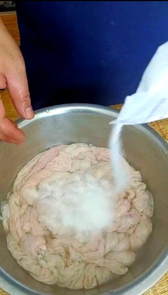 肥肠怎么洗才干净_洗肥肠的简单方法-第2张图片-山城妙识