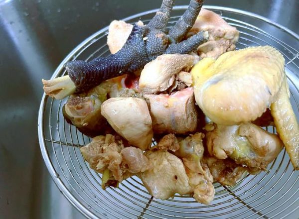 红烧鸡块怎么做好吃_红烧鸡块用焯水吗-第2张图片-山城妙识 红烧鸡块怎么做好吃_红烧鸡块用焯水吗-第2张图片-山城妙识