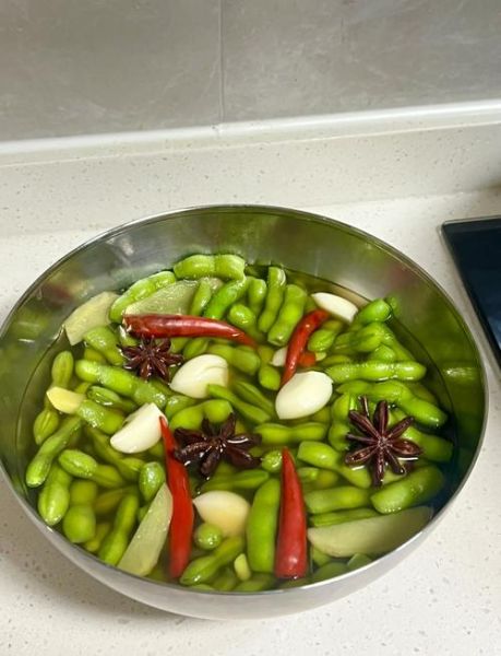 盐水煮毛豆的功效与作用_盐水煮毛豆能减肥吗-第2张图片-山城妙识