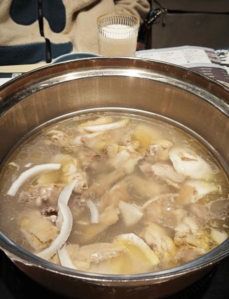 清汤鸡火锅怎么做最正宗_正宗清汤鸡火锅用什么鸡-第1张图片-山城妙识