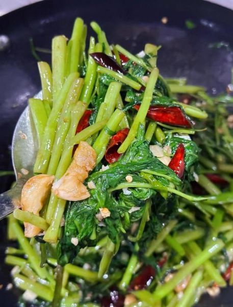 空心菜怎么炒才脆_空心菜要不要焯水-第1张图片-山城妙识 空心菜怎么炒才脆_空心菜要不要焯水-第1张图片-山城妙识