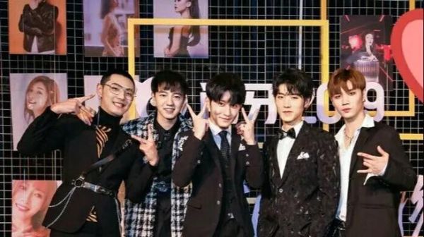 恋与白侍从四人真名_他们到底是谁-第1张图片-山城妙识