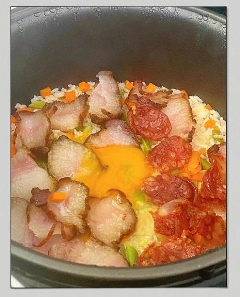 腊肉米饭电饭锅怎么做_腊肉饭先炒米还是直接煮-第1张图片-山城妙识 腊肉米饭电饭锅怎么做_腊肉饭先炒米还是直接煮-第1张图片-山城妙识