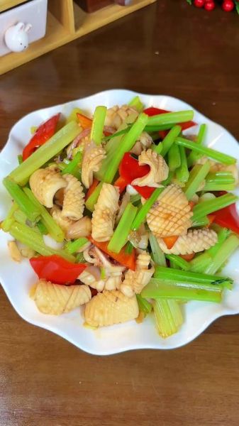 鱿鱼炒芹菜有毒吗_吃了会中毒吗-第2张图片-山城妙识