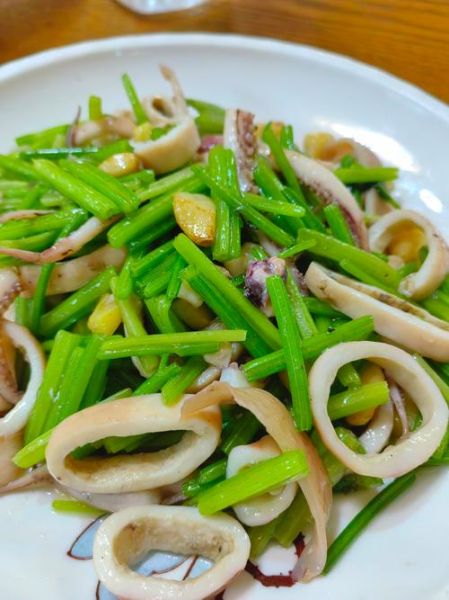 鱿鱼炒芹菜有毒吗_吃了会中毒吗-第1张图片-山城妙识