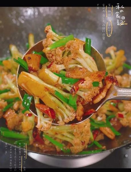 干煸菜花五花肉怎么做_干煸菜花五花肉用焯水吗-第1张图片-山城妙识