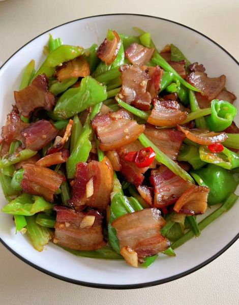 腊肉怎样做才能好吃_腊肉炒什么最香-第2张图片-山城妙识