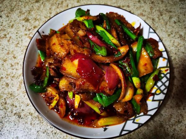 回锅肉怎么炒才正宗_川味回锅肉做法视频-第1张图片-山城妙识