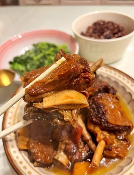 炖牛排骨的做法最正宗的做法_炖牛排骨需要焯水吗-第3张图片-山城妙识