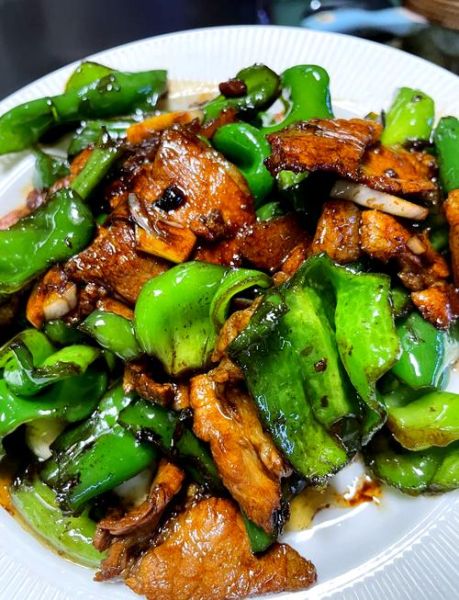 青椒炒肉怎么做_青椒炒肉用什么肉最好-第2张图片-山城妙识