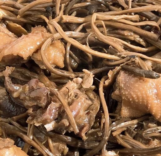 干锅茶树菇鸡怎么做_茶树菇鸡家常做法-第1张图片-山城妙识