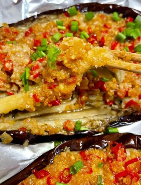 烧烤茄子怎么做_烤茄子不糊皮技巧-第1张图片-山城妙识