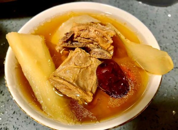 隔水炖盅炖汤放冷水还是热水_隔水炖盅炖汤的正确水温-第2张图片-山城妙识