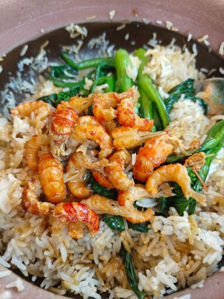 小龙虾吃米饭吗_小龙虾能不能吃米饭-第1张图片-山城妙识