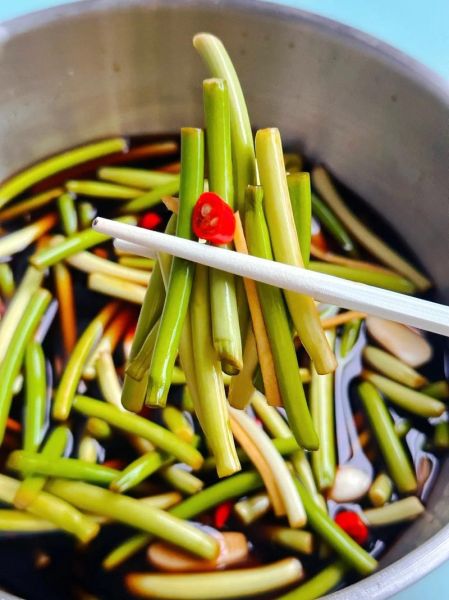 糖醋腌蒜薹的做法_能保存多久-第2张图片-山城妙识