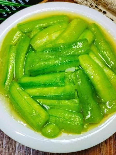 素炒丝瓜怎么做好吃_丝瓜炒多久才脆嫩-第1张图片-山城妙识