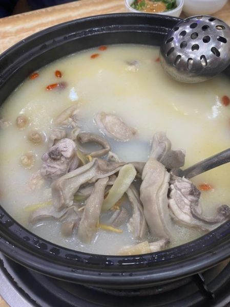 胡椒猪肚鸡的功效与作用_胡椒猪肚鸡适合什么人吃-第2张图片-山城妙识