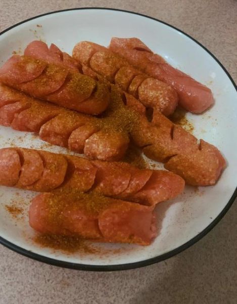 炸香肠怎么做好吃_炸香肠外皮酥脆的秘诀-第2张图片-山城妙识 炸香肠怎么做好吃_炸香肠外皮酥脆的秘诀-第2张图片-山城妙识