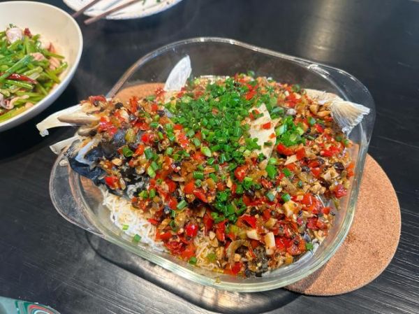 剁椒鱼头家常做法_剁椒鱼头怎么做才嫩-第1张图片-山城妙识 剁椒鱼头家常做法_剁椒鱼头怎么做才嫩-第1张图片-山城妙识