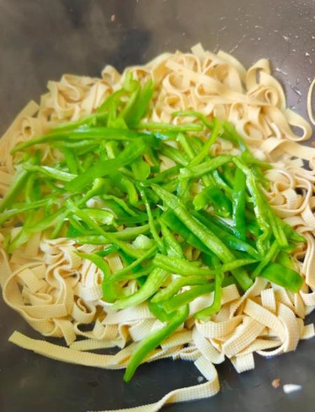 千张炒肉丝怎么做_千张炒肉丝的家常做法-第1张图片-山城妙识