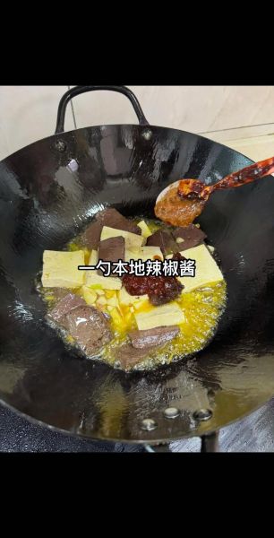 猪血炖豆腐怎么做_猪血炖豆腐的家常做法-第3张图片-山城妙识