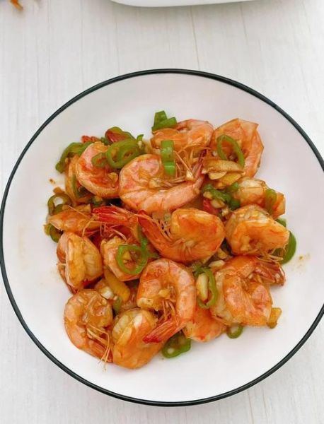 炒虾肉的家常做法_怎么炒虾肉才鲜嫩-第3张图片-山城妙识