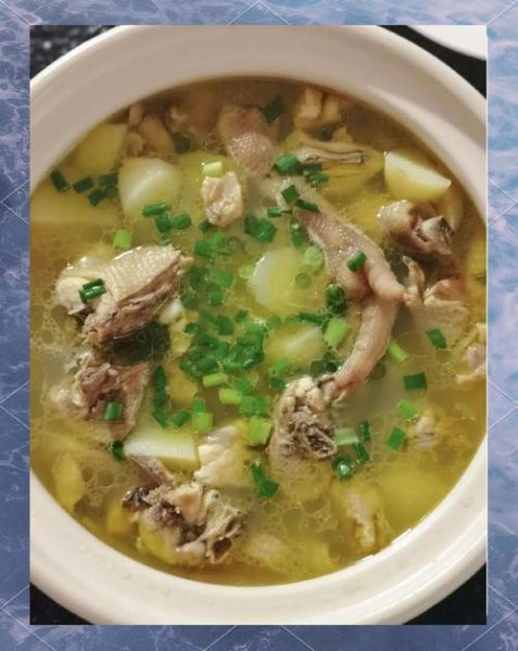 土豆清炖鸡汤怎么做_清炖鸡汤要不要焯水-第1张图片-山城妙识