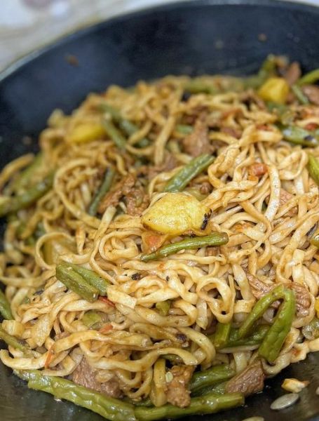 焖面条怎么做才好吃_家常焖面条的详细步骤-第1张图片-山城妙识