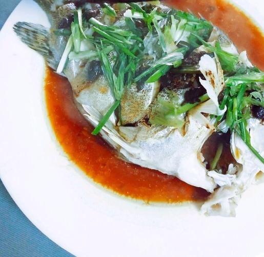 红烧高白鲑鱼怎么做_高白鲑鱼红烧技巧-第1张图片-山城妙识