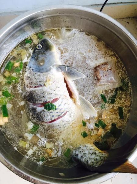 清炖鲤鱼汤怎么做_清炖鲤鱼汤最简单的做法-第3张图片-山城妙识