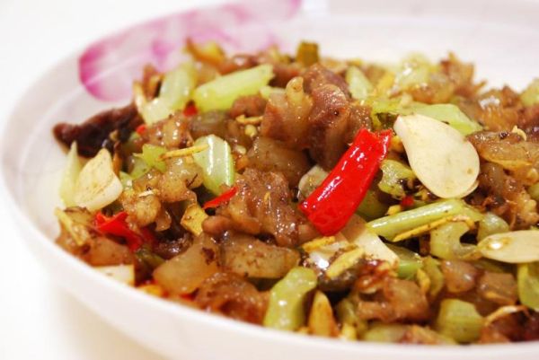 爆炒牛筋怎么做_爆炒牛筋的家常做法-第3张图片-山城妙识