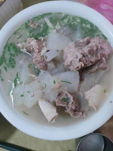 冬瓜筒骨汤的功效与作用_冬瓜筒骨汤适合什么人喝-第1张图片-山城妙识