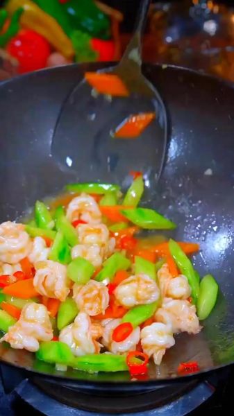 清炒虾仁怎么炒好吃_清炒虾仁的家常做法-第2张图片-山城妙识