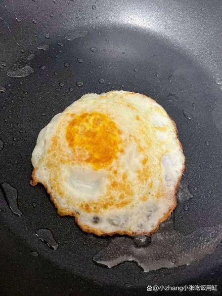 煎荷包蛋不粘锅技巧_如何煎出溏心荷包蛋-第2张图片-山城妙识