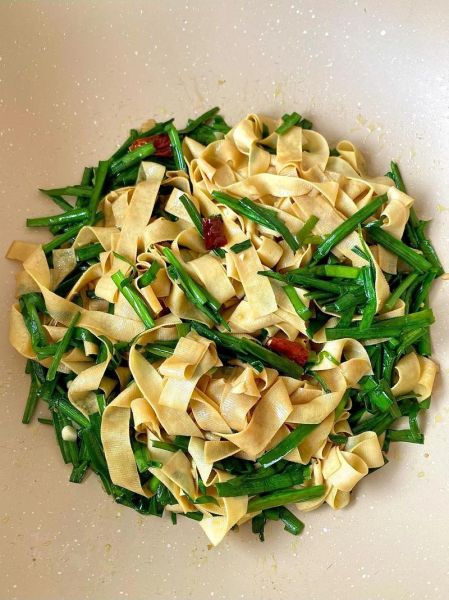 炒豆皮怎么做好吃_炒豆皮热量高吗-第3张图片-山城妙识