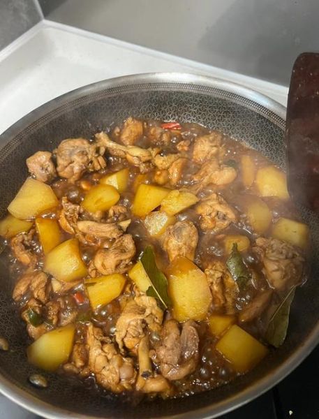 土豆炖鸡块要不要焯水_焯水还是不焯水-第1张图片-山城妙识