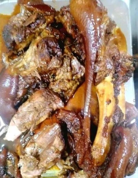 肘子怎么炖不腻_肘子去腥增香的秘诀-第1张图片-山城妙识