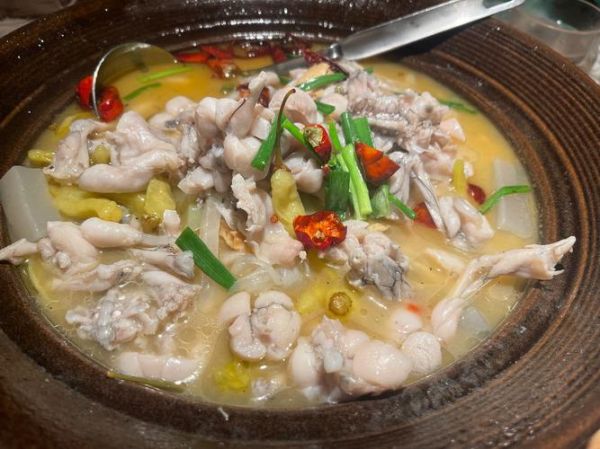 泡椒田鸡怎么做_泡椒田鸡正宗做法-第1张图片-山城妙识