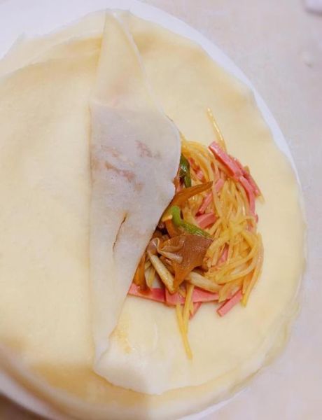春饼怎么做_正宗春饼和面比例-第1张图片-山城妙识