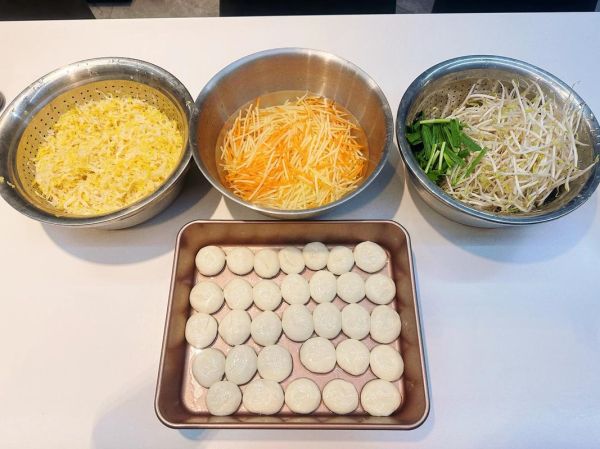 春饼怎么做_正宗春饼和面比例-第3张图片-山城妙识