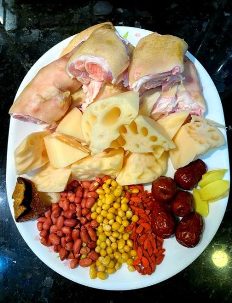 猪脚炖花生怎么炖才软糯_猪脚炖花生要不要焯水-第1张图片-山城妙识 猪脚炖花生怎么炖才软糯_猪脚炖花生要不要焯水-第1张图片-山城妙识